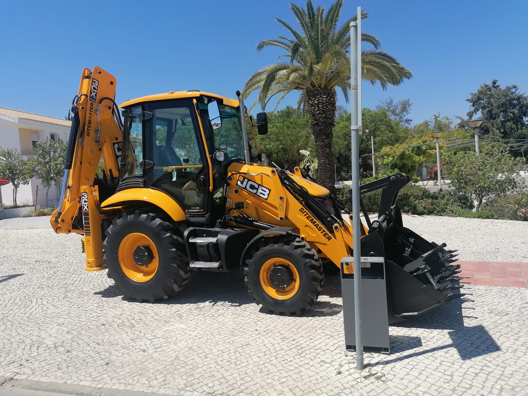 Construction machinery rental
